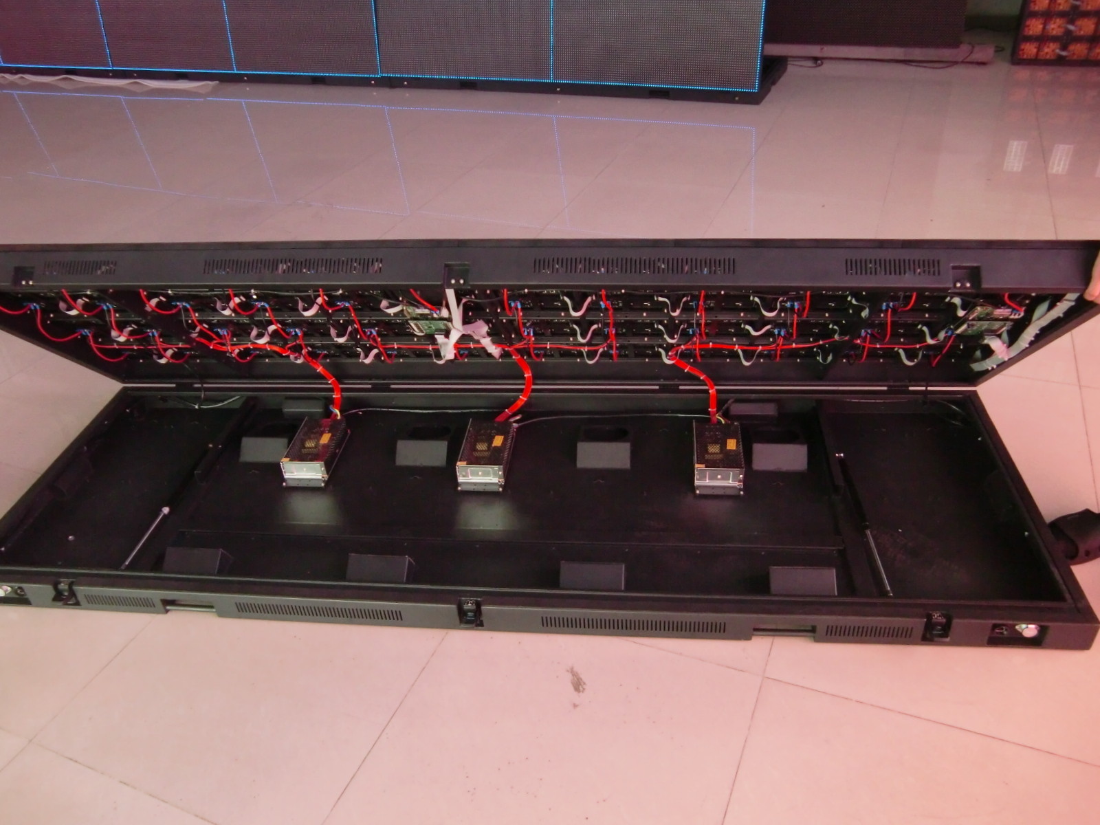 Smooth Outdoor LED Message Signs Easy Maintenance 32*16 Dots P10 Pixel ...